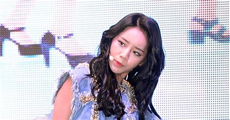 포토엔 걸스데이 혜리 한손으로 힙 툭툭치며