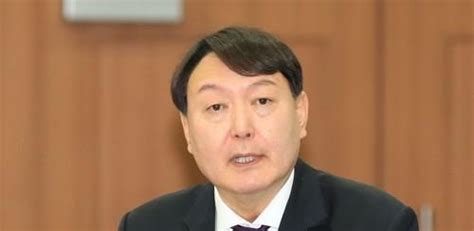 文대통령 차기 검찰총장 윤석열 지명 非 고검장 출신 파격 인사