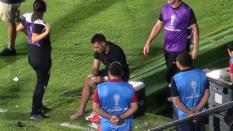 Matheuzinho lesão Corinthians confira entorse no tornozelo