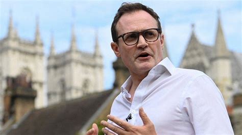 英國指中方已關閉在英警察站 中國駐英使館：事件純屬政治操弄 Am730