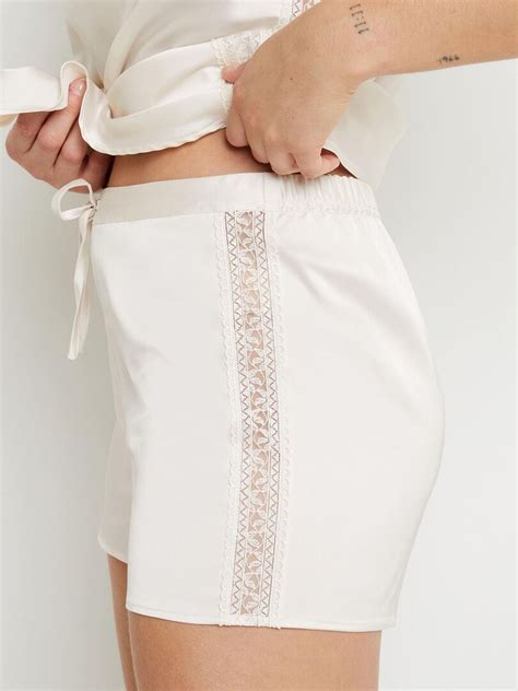 Short Satin Chimene Rougegorge Lingerie Blanc Kiabi 1000€