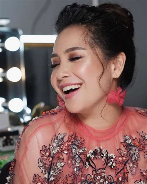 Gadis Berbikini Cantik 2023