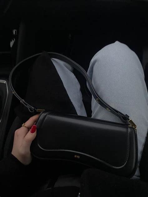 Сумка чорна Jw Pei — ціна 1999 грн у каталозі Сумки Купити аксесуари за доступною ціною на Шафі