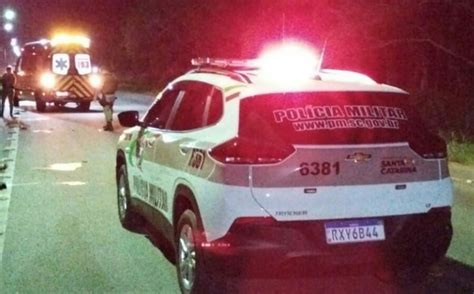Motociclista Fica Gravemente Ferido Após Colidir Contra Vaca Em Laguna