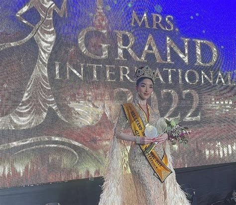 Photo Gallery ฮันนี่ ณภัค คว้ามงกุฎ Mrs Grand International 2022