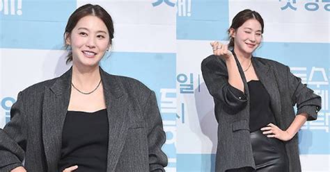 유인영 이정도는 돼야 미니스커트 마네킹 비율 뽐낸 오버핏 재킷룩