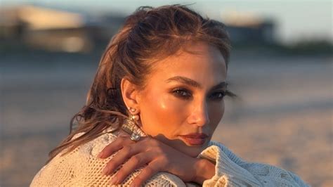 Jennifer Lopez Stuns In Knit Sweater And Mini Skirt As Beachwear
