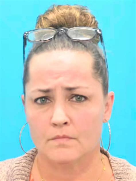 Lerares 47 Aangeklaagd Voor Seksueel Misbruik Van 12 Jarige Leerling Dagelijkse Nl