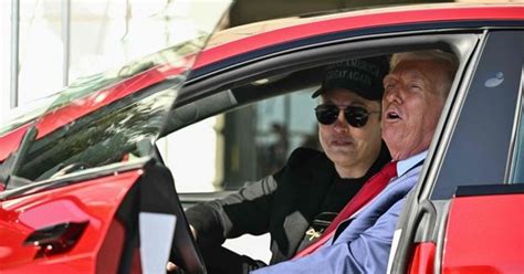 머스크 내달부터 정부 업무 줄이고 테슬라 경영에 집중할 것”