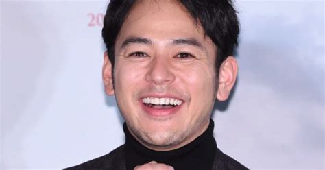 포토 츠마부키 사토시 훈내 풀풀 나는 미소