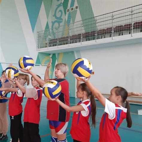 Приглашаем мальчиков и девочек в возрасте от 10 до 15 лет в спортивную секцию Волейбол