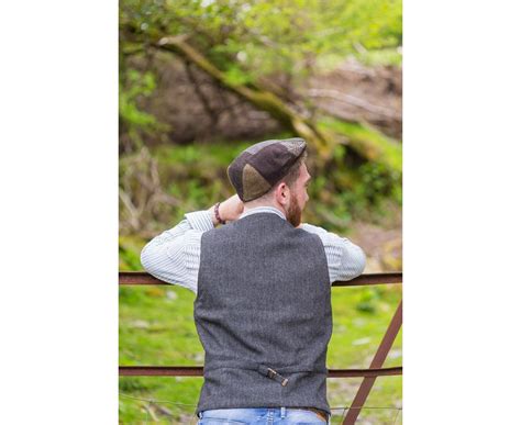Men Clothing Vests Durrow Tweed Vest Grey Herringbone Size M