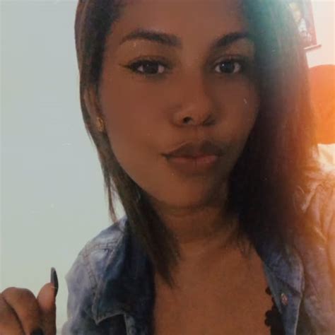 Luana Ferreira Luhnicaciio • Threads Say More