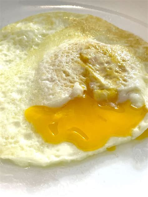 Over Easy Eggs Perfect Fried Eggs With Runny Yolks