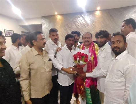 టీ పీ సీ సీ ప్రెసిడెంట్ ను కలిసిన యూత్ కాంగ్రెస్ నాయకులు