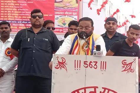 प्रयागराज में स्वामी प्रसाद मौर्य के बिगड़े बोल बोले सरयू में डूबकर
