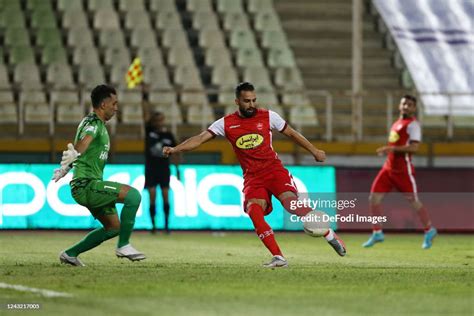 Milad Farahani Of Havadar And Hamed Pakdel Of Persepolis Battle For