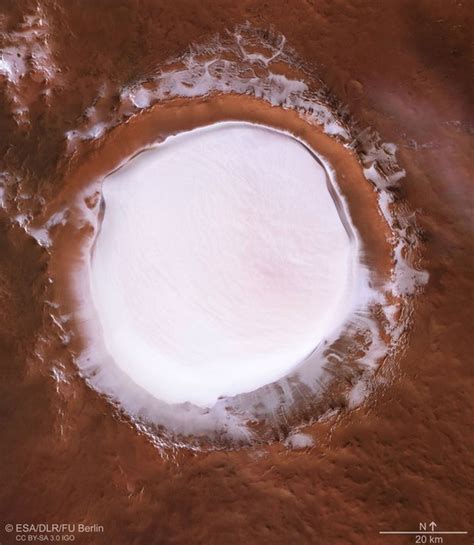 Así es el impresionante cráter de hielo eterno de Marte Infobae