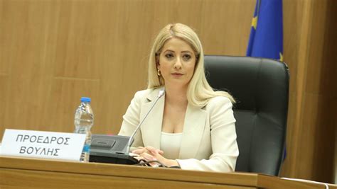 Αννίτα Δημητρίου Ποζάρει με τα αδέλφια της Δείτε πόσο πολύ μοιάζουν