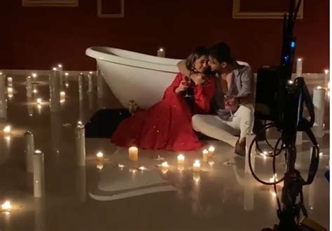 Sidharth Shukla Has Eyes Only For Shehnaaz Gill In Romantic Behind The
