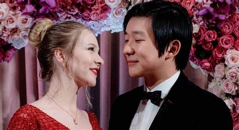 Pyong Lee e ex esposa viajam para retiro espiritual após Ilha Record