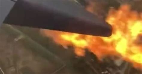 Momentul în care motorul unui avion a luat foc la scurt timp după