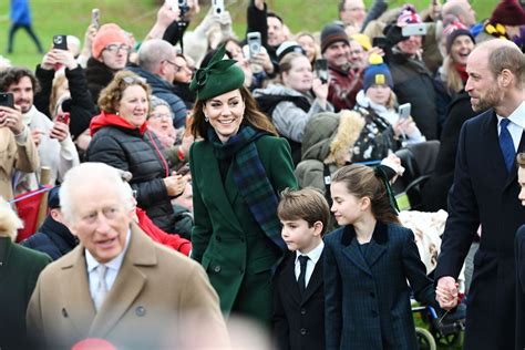 Kraljevska Obitelj Pojavila Se Zajedno U Javnosti A Prave Zvijezde Bile Su Kate I Njezina Dječica