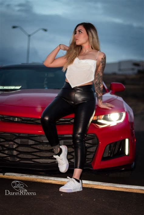 Sesión De Fotos Modelo Y Carros
