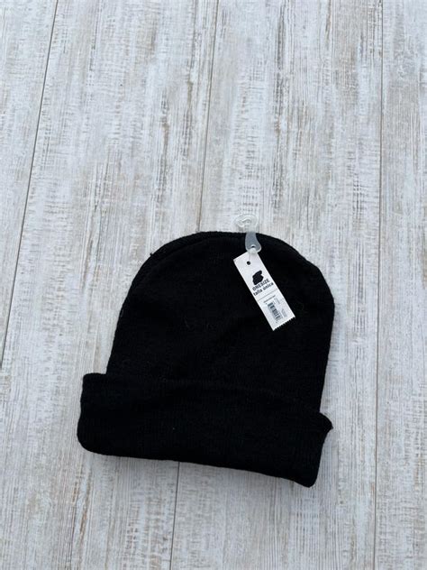 Чёрная шапка новая — цена 180 грн в каталоге Шапки Купить аксессуары по доступной цене на Шафе