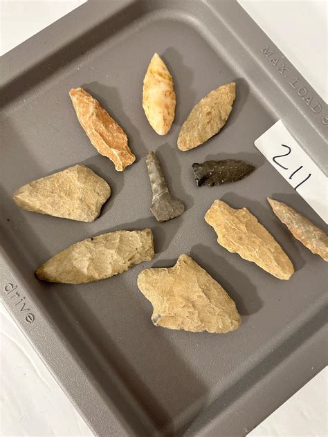 Indian Artifact Arrowhead Lot