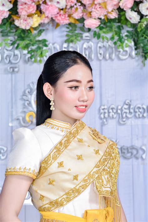 សុធារី សំអាងការ សុធារី សំអាងការ Added A New Photo