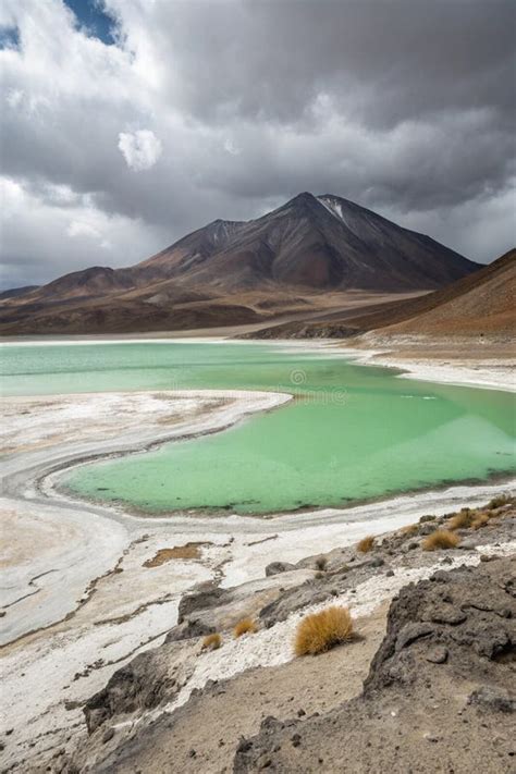 Laguna Verde Salar De Uyuni Bolivia Vista De La Laguna Verde En El
