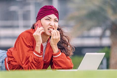 Premium Photo Frustrated And Scared Indian Woman Biting Her Nails