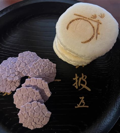 【夏越の祓】 6月30日は1年の折り返し地点という特別な意味を持つ日でそれまでにたまった身の不浄を祓うための禊（みそぎ）をする「夏越の祓」が