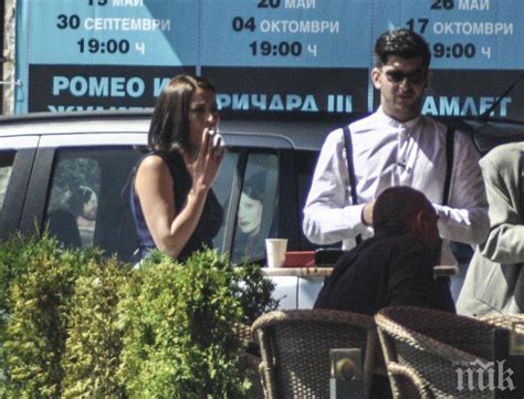 САМО В ПИК Сашо Кадиев и Деси Стоянова бягат заедно от работа ПАПАРАШКИ СНИМКИ