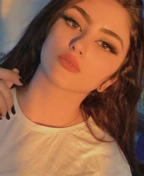 Pin by RAD BOU on Beauté des femmes in 2024 Beautiful girl makeup