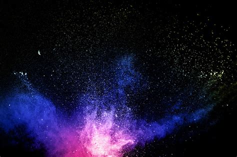 黒い背景に多色の粉末爆発暗い背景にカラフルなほこりスプラッシュ雲 しぶきのストックフォトや画像を多数ご用意 しぶき インク
