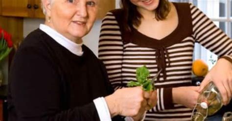 Отидохме в дома на свекърва ми и започнах да ѝ помагам в готвенето А вечерта тя ме извика на