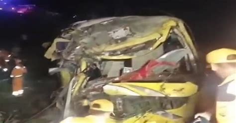 यूपी के इटावा में बड़ा हादसा आगरा लखनऊ एक्सप्रेसवे पर कार बस की टक्कर
