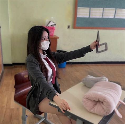 내 저장s에 있는 Hs님의 핀 만화 머리 여자 교복 교복 스타일