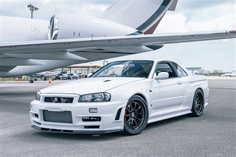 This Nissan Skyline GT R V Spec II Looks Just About Perfect Carscoops
