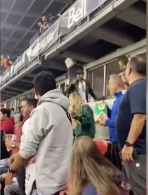 Lorenzo Insigne Insulta Un Tifoso A Toronto 6 Dago Fotogallery