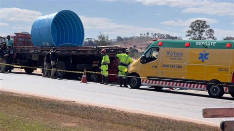 Br 381 Em Betim Batida Entre Caminhão E Carro De Passeio Deixa Uma