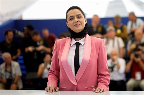 Iran Des Actrices Privées De Travail Pour Avoir Enlevé Le Voile L