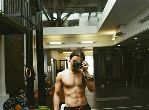 Artis Pamer Tubuh Berotot Saat Nge Gym Ada Arya Saloka