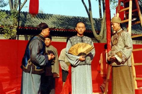 曹雪芹的父亲曹頫被革职之后，做了件事，雍正下令：抄家！曹玺曹雪芹雍正新浪新闻