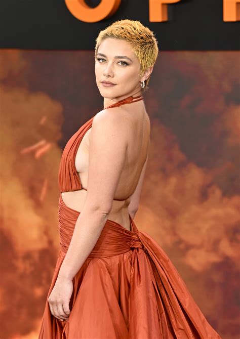 Florence Pugh explica por qué se rapó la cabeza Foto 9 de 15