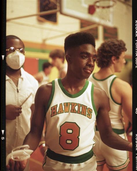 Lucas Sinclair Stranger Things Atores Wallpapers De Filmes Serie De Terror