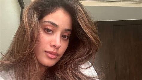 جھانوی کپور کے بچپن کی نازیبا تصاویر فحش ویب سائٹ پر وائرل