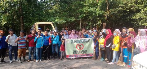 Geram Dengan Oknum Pembuang Sampah Di Jalan Tjik Agus Kiemas Warga
